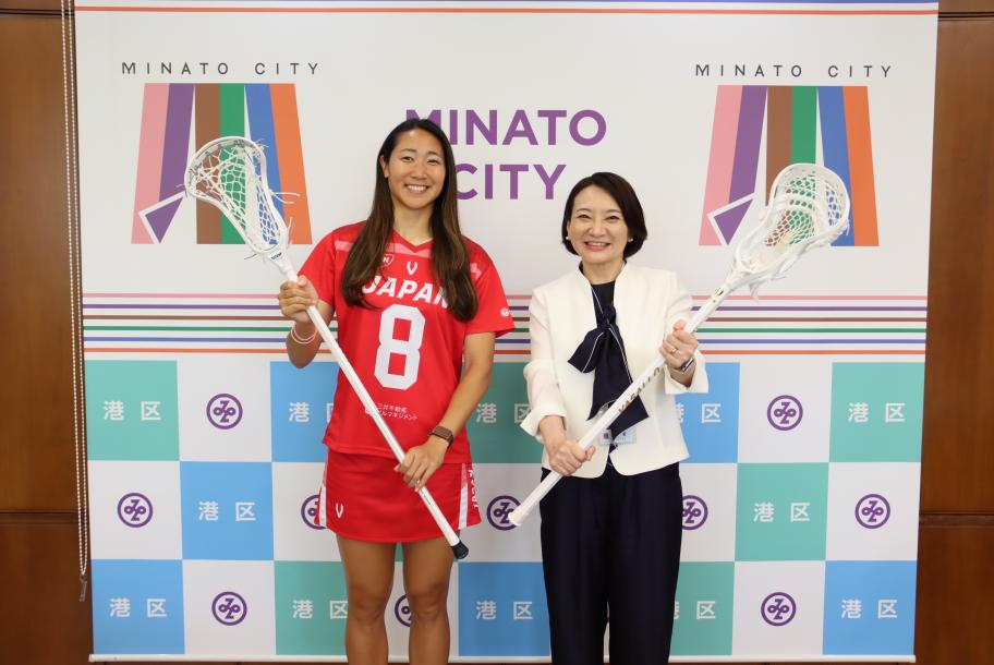 港区ホームページ／公益社団法人日本ラクロス協会とラクロス女子世界選手権大会日本代表の庄島未祐選手が清家港区長と新宮教育長を表敬訪問しました！